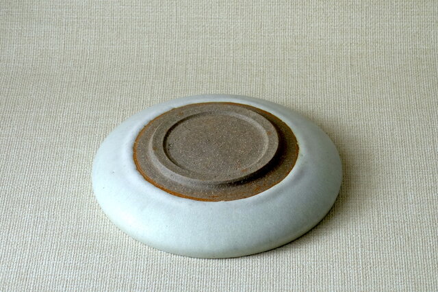 丸皿 (白釉) | iichi 日々の暮らしを心地よくするハンドメイドやアンティークのマーケットプレイス
