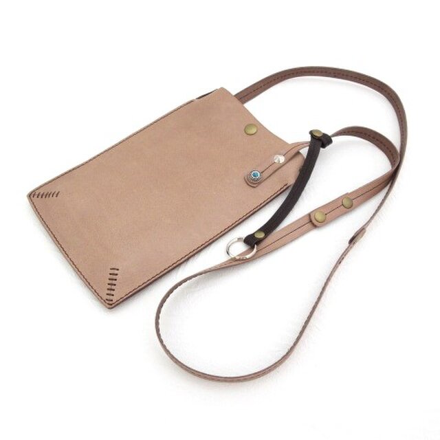 手縫い☆《牛革》2WAYサコッシュ・コンチョ仕様・フラットスモールタイプ・067 | iichi 日々の暮らしを心地よくするハンドメイドやアンティークのマーケットプレイス