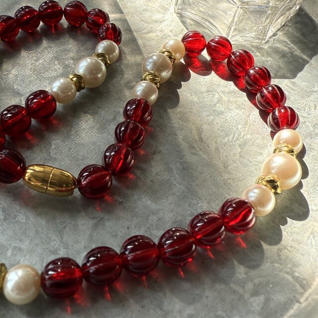 NA132-【 AVON 】エイボン・ヴィンテージネックレス 86 Faux Pearl Red & Gold Beads | iichi 日々の暮らしを心地よくするハンドメイドやアンティーク ...
