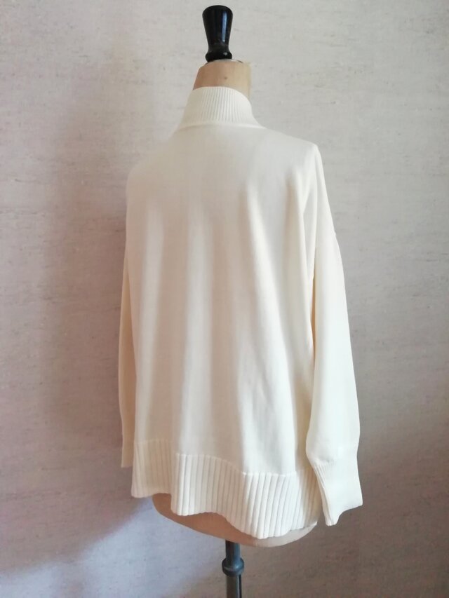 【特別提供品】希少素材♡綿カシミヤハイネックプルオーバー オフホワイト | iichi 日々の暮らしを心地よくするハンドメイドやアンティークのマーケットプレイス