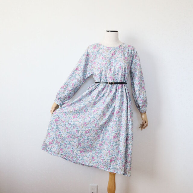 リバティ マルバーン・メドウのギャザーワンピース | iichi 日々の暮らしを心地よくするハンドメイドやアンティークのマーケットプレイス