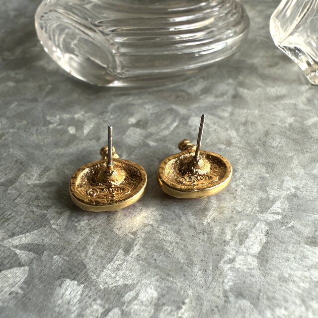 PA196-【 AVON 】エイボン・ヴィンテージピアス 1970〜80s Gold-tone pumpkin motif | iichi 日々の暮らしを心地よくするハンドメイドやアンティーク ...