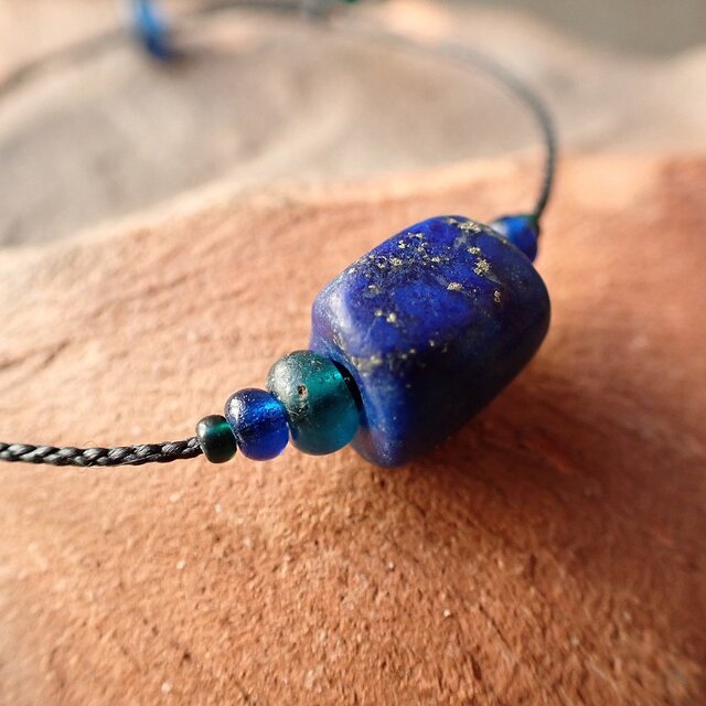 アンティーク 古代ラピスラズリ ＋ インドパシフィックビーズ ブレスレット 千世 chitose | iichi 日々の暮らしを心地よくするハンドメイドやアンティークのマーケットプレイス