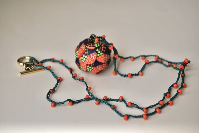 粒つぶビーズのぶつぶつネックレス 04 orange pink navy cha Kimidori | iichi 日々の暮らしを心地よくするハンドメイドやアンティークのマーケットプレイス