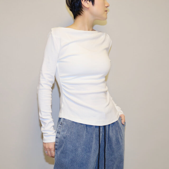 秋冬新作 ︎5色展開/綿混立体的なタック入りボートネックカットソーT（ホワイト）25042 | iichi 日々の暮らしを心地よくするハンドメイドやアンティークのマーケットプレイス