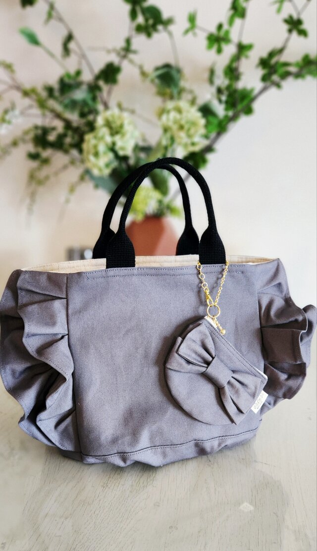 フリルが可愛いぷっくりフォルムのバルーンバッグ M | iichi 日々の暮らしを心地よくするハンドメイドやアンティークのマーケットプレイス