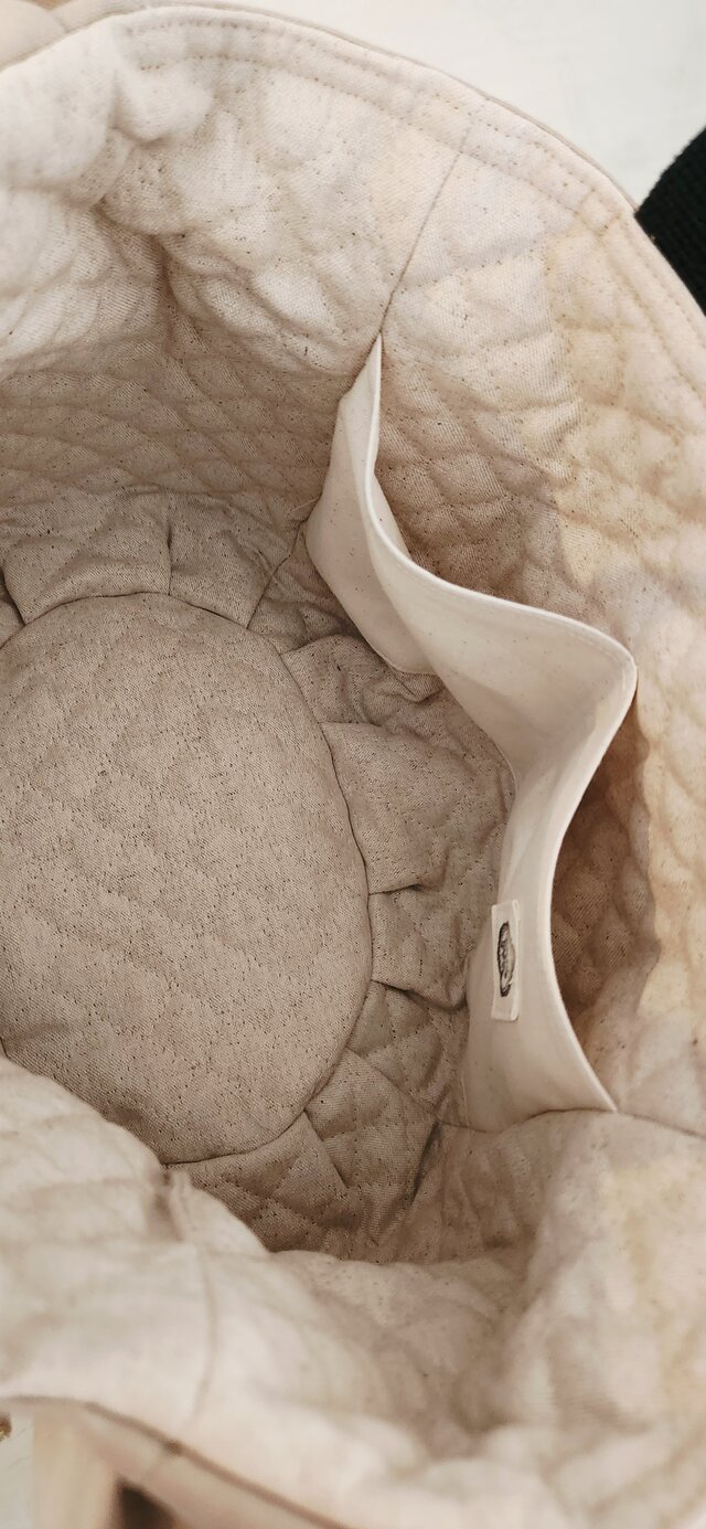 フリルが可愛いぷっくりフォルムのバルーンバッグ M | iichi 日々の暮らしを心地よくするハンドメイドやアンティークのマーケットプレイス