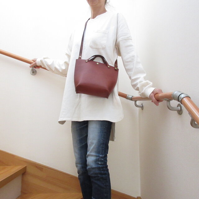 サックっと持てる♪《牛革》2WAYショルダーバッグ・ブラウン・シュリンク・0141 | iichi 日々の暮らしを心地よくするハンドメイドやアンティークのマーケットプレイス