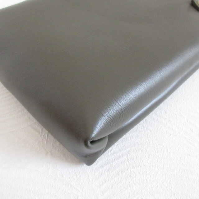 SALE開始～ 長めのハンドル♪《牛革》とっても持ちやすい♪ぷっくり三角マチ♪BOXミニトート・ダークグリーン・0590 | iichi 日々の暮らしを心地よくするハンドメイドやアンティークの ...