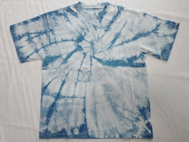 藍染めTシャツ（青空色）L | iichi 日々の暮らしを心地よくするハンドメイドやアンティークのマーケットプレイス