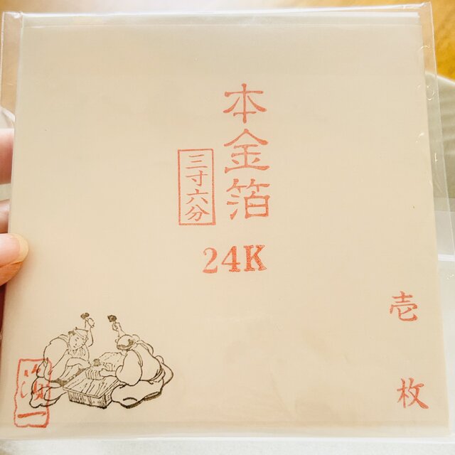天然石オパールと青い彼岸花の帯留め（金沢箔24K入り） ブローチ ポニーフック | iichi 日々の暮らしを心地よくするハンドメイドやアンティークのマーケットプレイス