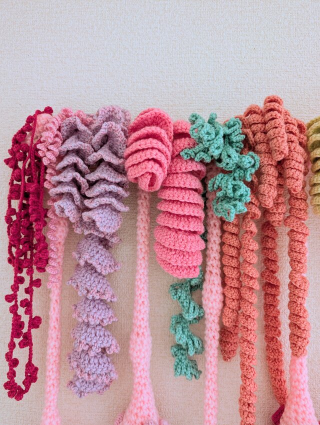 207.カラフル毛糸の手編みオブジェ〈Sprout〉 | iichi 日々の暮らしを心地よくするハンドメイドやアンティークのマーケットプレイス