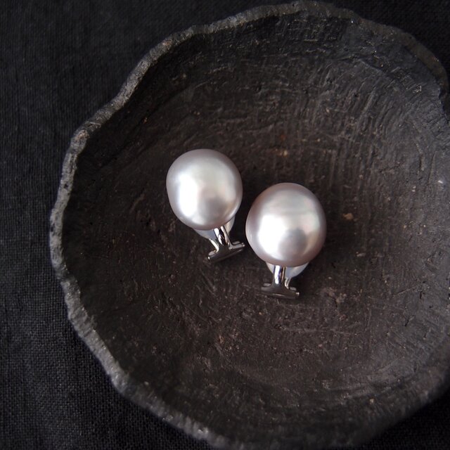 【SV】Baroque Pearl Earrings／Gray・グレーバロックパール イヤリング | iichi 日々の暮らしを心地よくするハンドメイドやアンティークのマーケットプレイス