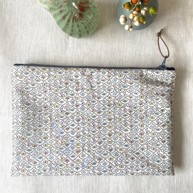 フラットポーチ＊リバティ・フォレストウェーブ | iichi 日々の暮らしを心地よくするハンドメイドやアンティークのマーケットプレイス