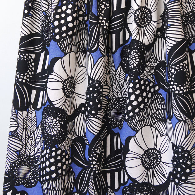 【即納】ノルディック調フラワー 綿麻ギャザースカート（ブルー フラワー）総丈75cm、Sサイズ リネン 麻 青 | iichi 日々の暮らしを心地よくするハンドメイドやアンティークのマーケットプレイス