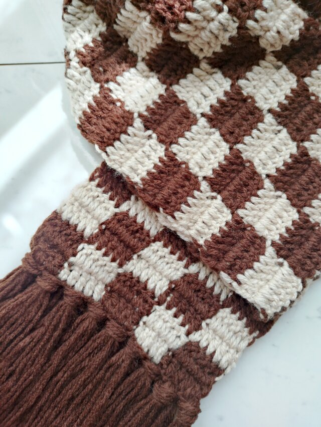 マフラー ブロックチェック 柄 茶色ブラウン ベージュ 男女兼用 ユニセックス 手編み 編み物 編み | iichi 日々の暮らしを心地よくするハンドメイドやアンティークのマーケットプレイス