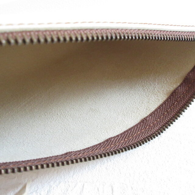 SALE開始～ 三角フリーポーチ《牛革》クリーム・ソフトシュリンク・014 | iichi 日々の暮らしを心地よくするハンドメイドやアンティークのマーケットプレイス