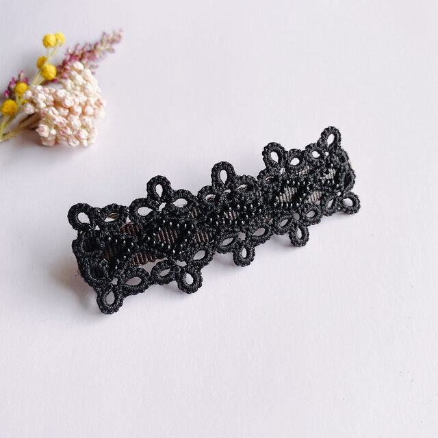 Sサイズ * Clover * 手編みタティングレースのバレッタ Black×Black | iichi 日々の暮らしを心地よくするハンドメイドやアンティークのマーケットプレイス