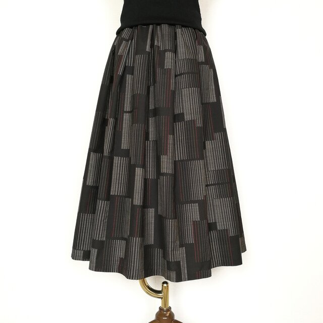 大島紬リメイク＊タックスカート | iichi 日々の暮らしを心地よくするハンドメイドやアンティークのマーケットプレイス