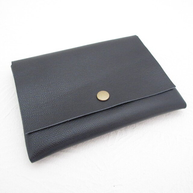 B7対応パスポートケース《ゴートスキン》ダークネイビー・カードポケット付き・0157 | iichi 日々の暮らしを心地よくするハンドメイドやアンティークのマーケットプレイス