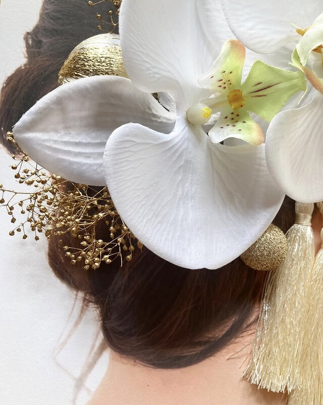 胡蝶蘭髪飾り 花嫁 振袖 ブライダル | iichi 日々の暮らしを心地よくするハンドメイドやアンティークのマーケットプレイス