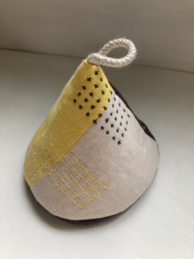 テトラ鍋つかみ yellow | iichi 日々の暮らしを心地よくするハンドメイドやアンティークのマーケットプレイス