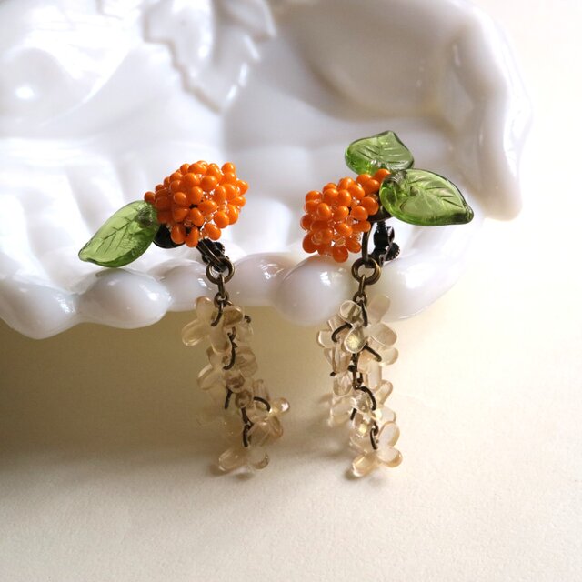 香る金木犀のイヤリング | iichi 日々の暮らしを心地よくするハンドメイドやアンティークのマーケットプレイス