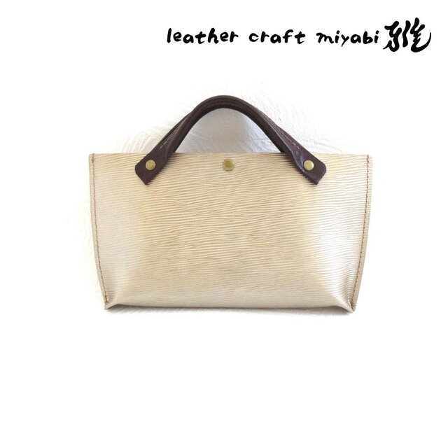 手縫い☆バッグインにも使えて小さくお出掛け♪《牛革》ミニマルトート・ブロンズ・072 | iichi 日々の暮らしを心地よくするハンドメイドやアンティークのマーケットプレイス