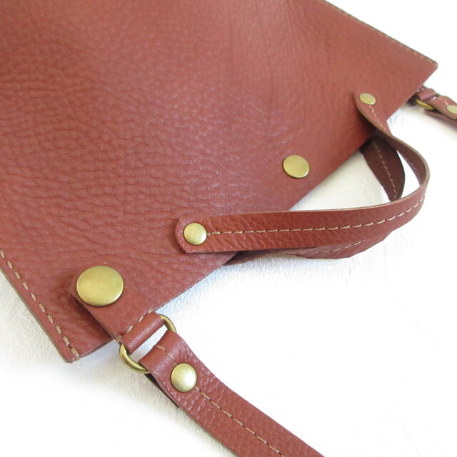 サックっと持てる♪《牛革》2WAYショルダーバッグ・ブラウン・シュリンク・0141 | iichi 日々の暮らしを心地よくするハンドメイドやアンティークのマーケットプレイス