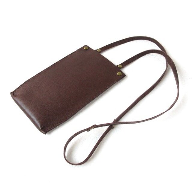 SALE開始～ 《牛革》スマホショルダー・フラットタイプ・ポーチ・057 | iichi 日々の暮らしを心地よくするハンドメイドやアンティークのマーケットプレイス