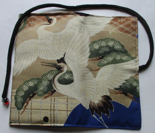 8421 お宮参り着で作った和風財布・ポーチ ＃送料無料 | iichi 日々の暮らしを心地よくするハンドメイドやアンティークのマーケットプレイス