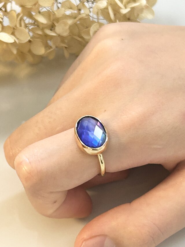 リング「white shell × crystal」blue | iichi 日々の暮らしを心地よくするハンドメイドやアンティークのマーケットプレイス