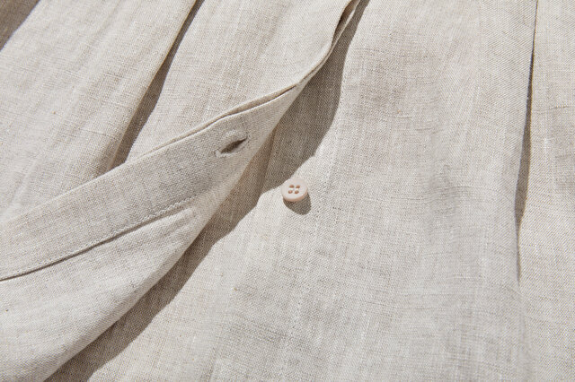 シンプルだけど、どこか特別 プリーツ加工シャツブラウス リネン100％シャツ 250915-1 | iichi 日々の暮らしを心地よくする ...