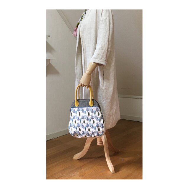 小さなボストンバッグ ハンドバッグ 刺繍の森3 | iichi 日々の暮らしを心地よくするハンドメイドやアンティークのマーケットプレイス