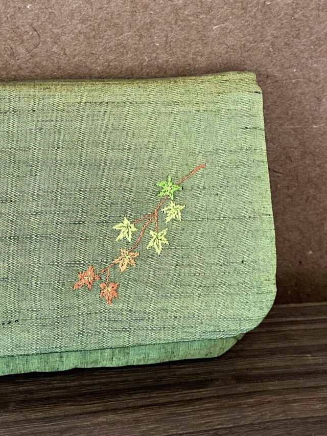 クラッチバッグ | 紅葉 | iichi 日々の暮らしを心地よくするハンドメイドやアンティークのマーケットプレイス