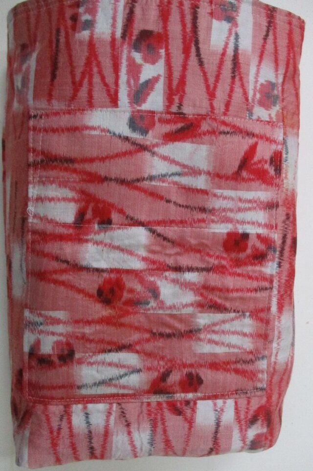 8426 花柄の振袖で作った手提げ袋 ＃送料無料 | iichi 日々の暮らしを心地よくするハンドメイドやアンティークのマーケットプレイス