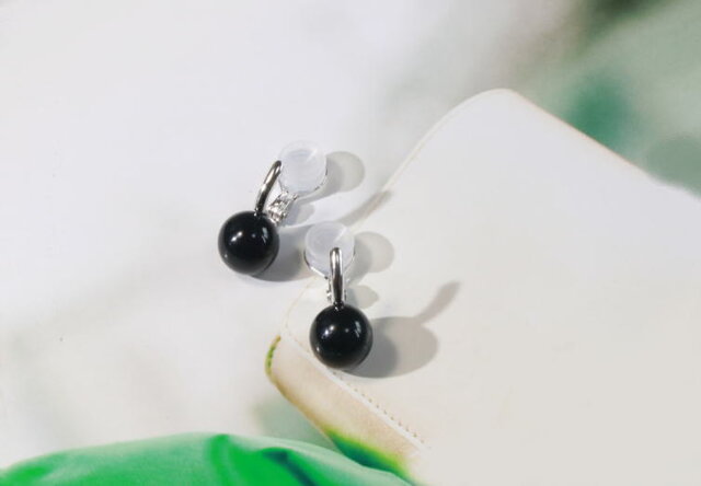 オニキスのイヤリング（シルバー・SV925） | iichi 日々の暮らしを心地よくするハンドメイドやアンティークのマーケットプレイス