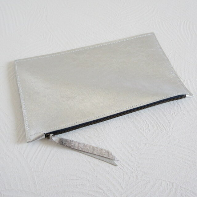 SALE開始～ A6対応♪《ゴートスキン》フラットマルチケース・メタリックシルバー・0328 | iichi 日々の暮らしを心地よくするハンドメイドやアンティークのマーケットプレイス