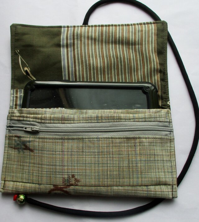 8432 紬の着物で作った和風財布・ポーチ＃送料無料 | iichi 日々の暮らしを心地よくするハンドメイドやアンティークのマーケットプレイス