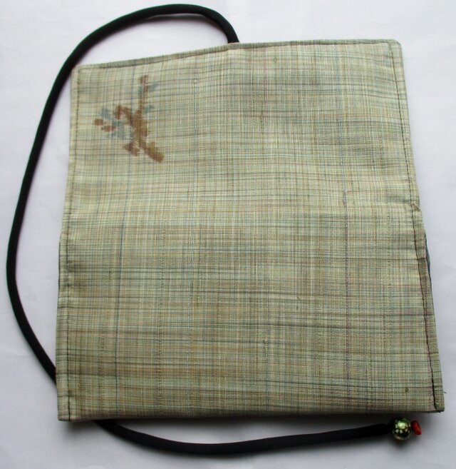 8432 紬の着物で作った和風財布・ポーチ＃送料無料 | iichi 日々の暮らしを心地よくするハンドメイドやアンティークのマーケットプレイス