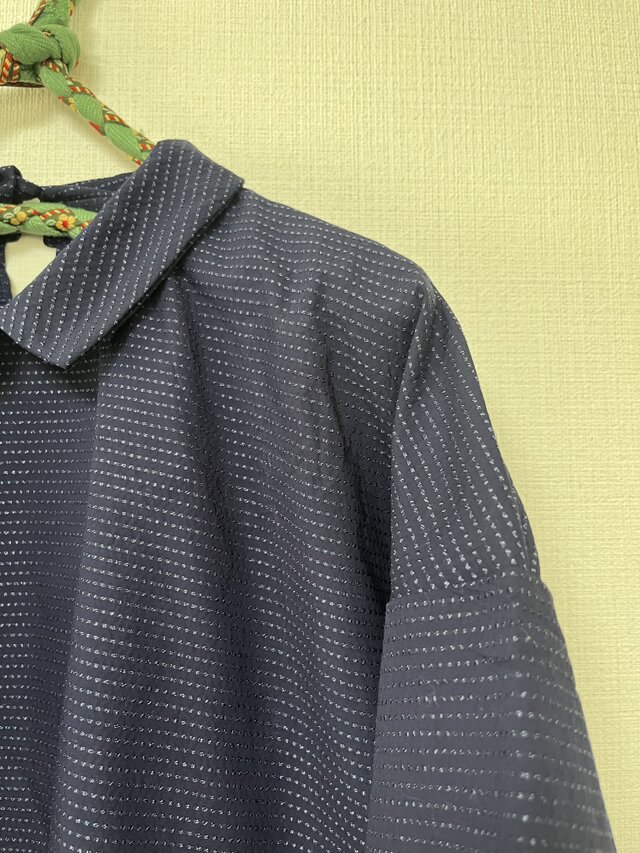 ハーフスリーブ ブラウス コットン ネイビードビー織り | iichi 日々の暮らしを心地よくするハンドメイドやアンティークのマーケットプレイス