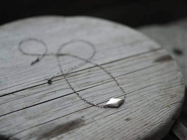 -Glitter silver- 'silver・pearl' braid long Necklace | iichi 日々の暮らしを心地よくするハンドメイドやアンティークのマーケットプレイス