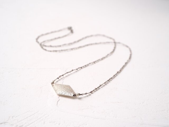 -Glitter silver- 'silver・pearl' braid long Necklace | iichi 日々の暮らしを心地よくするハンドメイドやアンティークのマーケットプレイス