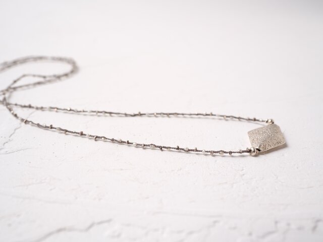 -Glitter silver- 'silver・pearl' braid long Necklace | iichi 日々の暮らしを心地よくするハンドメイドやアンティークのマーケットプレイス