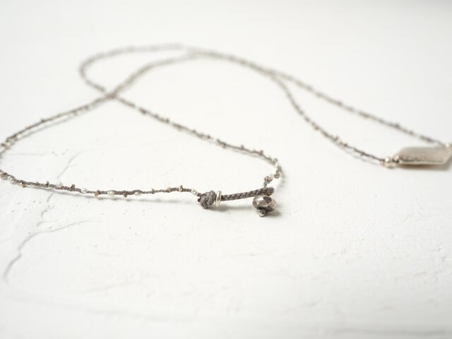 -Glitter silver- 'silver・pearl' braid long Necklace | iichi 日々の暮らしを心地よくするハンドメイドやアンティークのマーケットプレイス