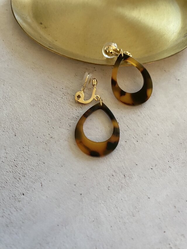 ソフトタッチ痛みなくしっかりとホールドのイヤリング！べっ甲風Drop | iichi 日々の暮らしを心地よくするハンドメイドやアンティークのマーケットプレイス
