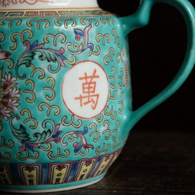 ビビット調のカラーで可愛い 萬寿無疆 中国景徳鎮 色絵急須 茶器 緑・グリーン チャイナレトロ b1 | iichi 日々の暮らしを心地よくするハンドメイドやアンティークのマーケットプレイス