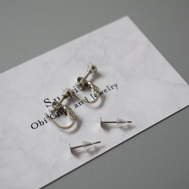 天然石ローズクォーツとポインセチア、金箔のイヤリング ピアス 金沢箔一 24k | iichi 日々の暮らしを心地よくするハンドメイドやアンティークのマーケットプレイス