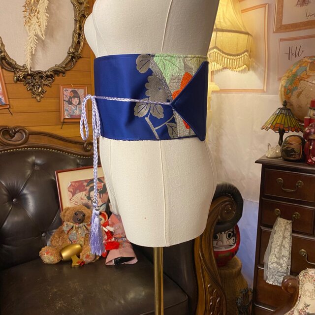 名古屋帯 リメイク サッシュベルト 飾り帯 和洋折衷 L〜LL対応 瑠璃紺に金銀糸がきらめく葉文（紅葉） ROB-129 | iichi 日々の暮らしを心地よくするハンドメイドやアンティークの ...