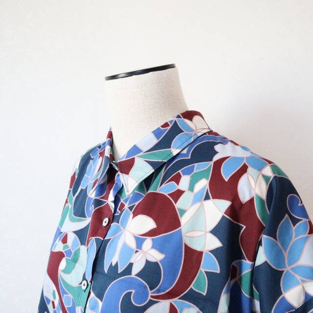 リバティ チョウズ・ペイズリーのゆったりオーバーシャツ | iichi 日々の暮らしを心地よくするハンドメイドやアンティークのマーケットプレイス